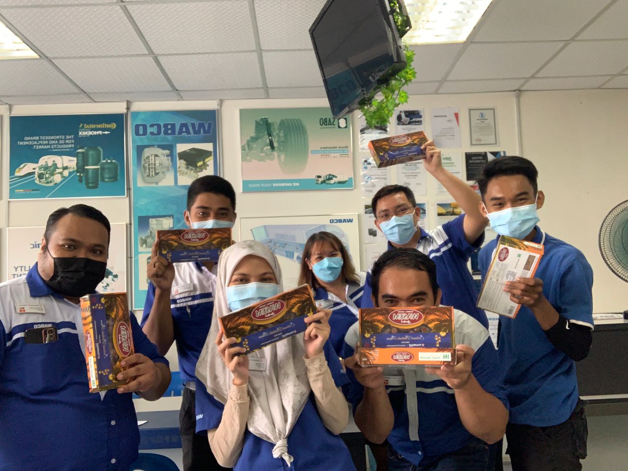 YM complement Kurma Gift Pack to Muslim Teams – YonMing Blog